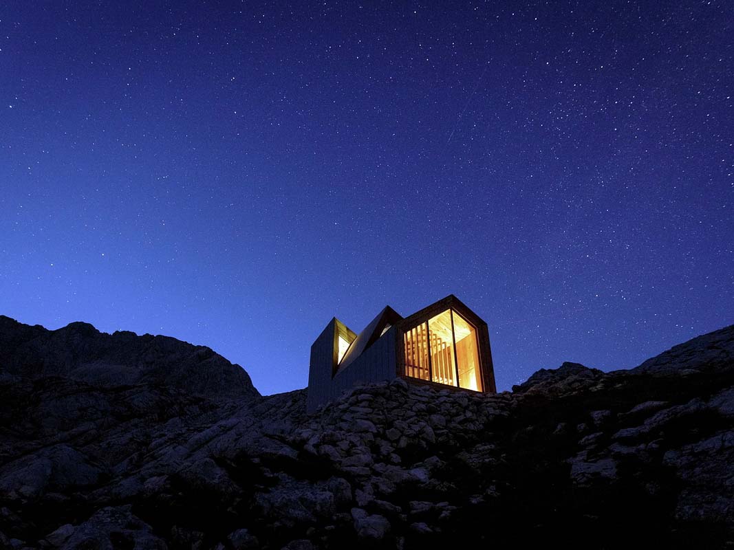 Refugio Alpino Skuta: Resiliencia y Paisaje - Tecnne | arquitectura y ...