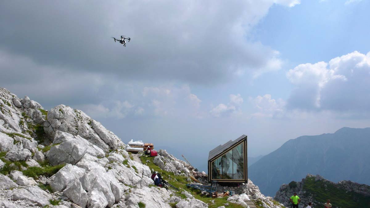 Refugio Alpino Skuta: Resiliencia y Paisaje - Tecnne | arquitectura y ...